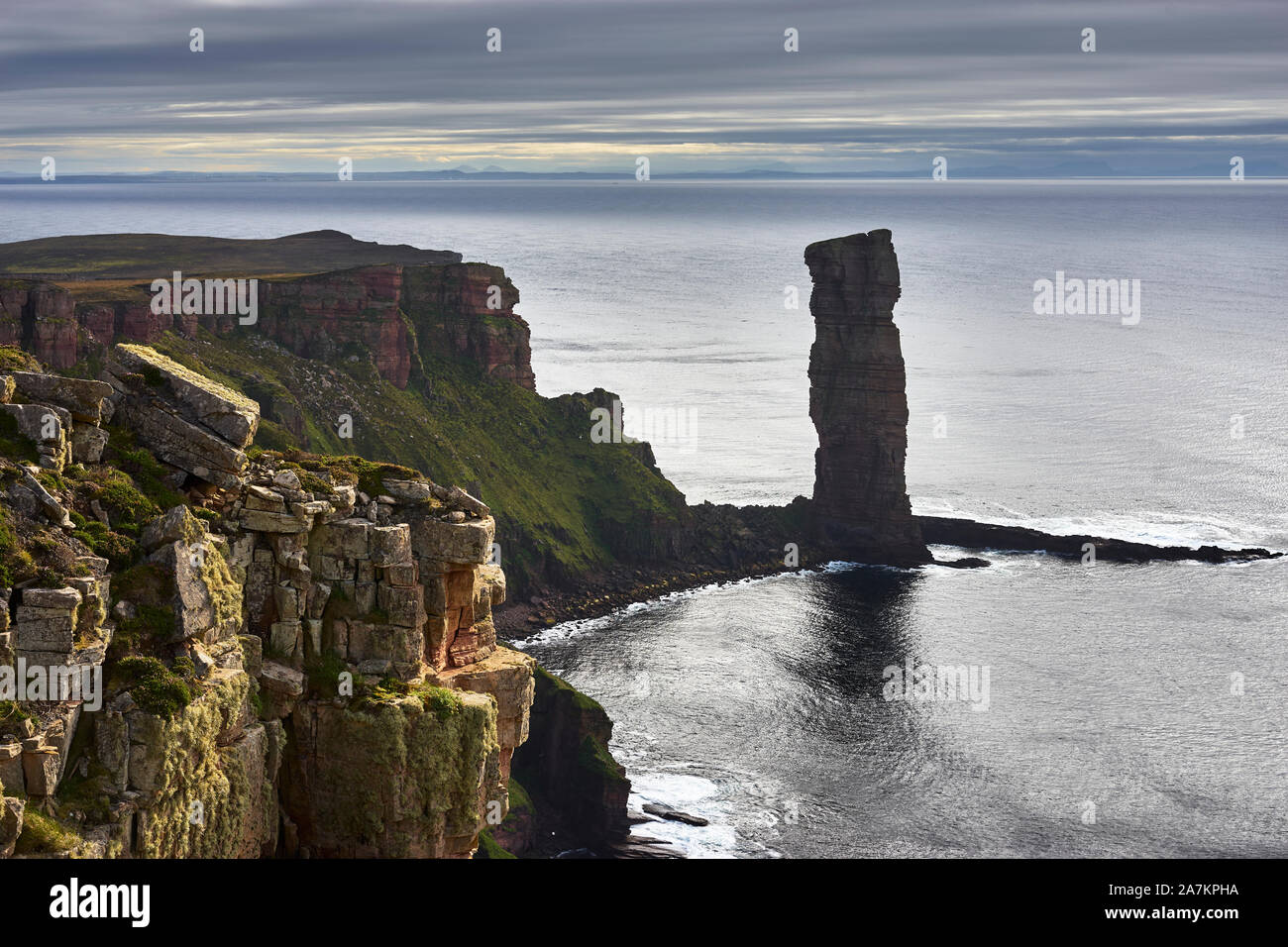 Old man of hoy orkney sea hi-res stock photography and images - Alamy
