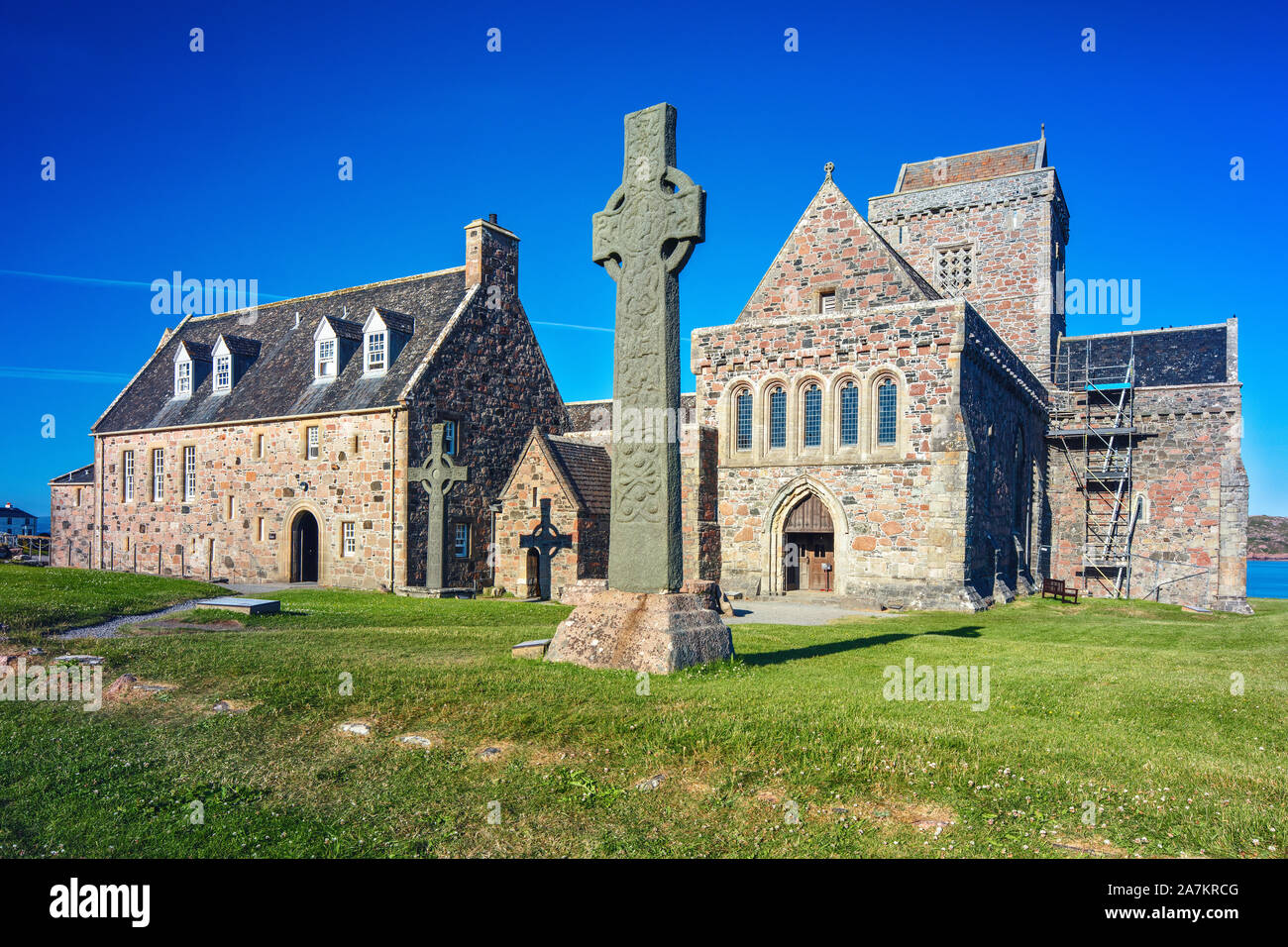 An image of Iona Abbey, the birthplace of Christianity in Scotland ...