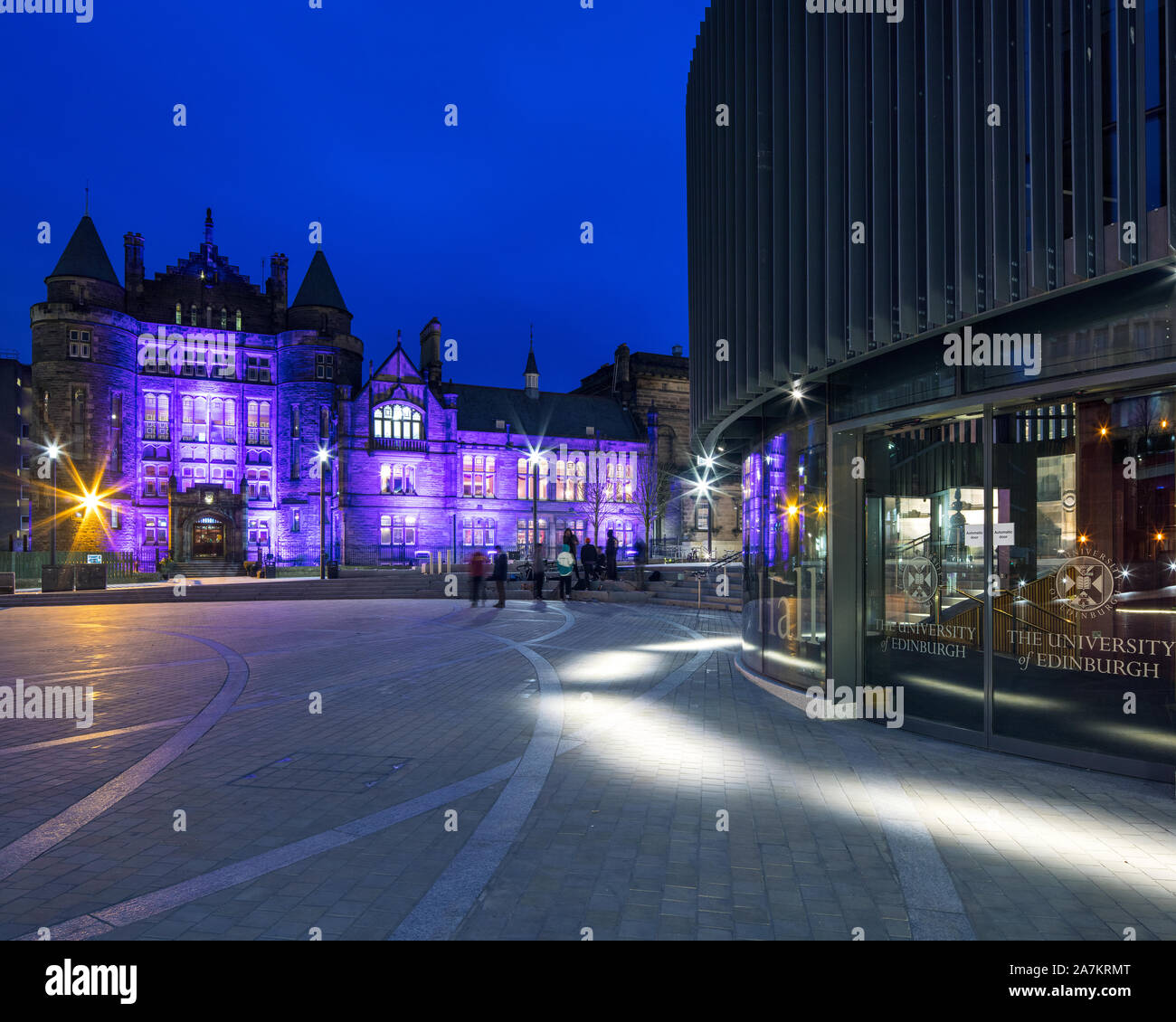 Snow scene edinburgh castle hi-res stock photography and images - Alamy