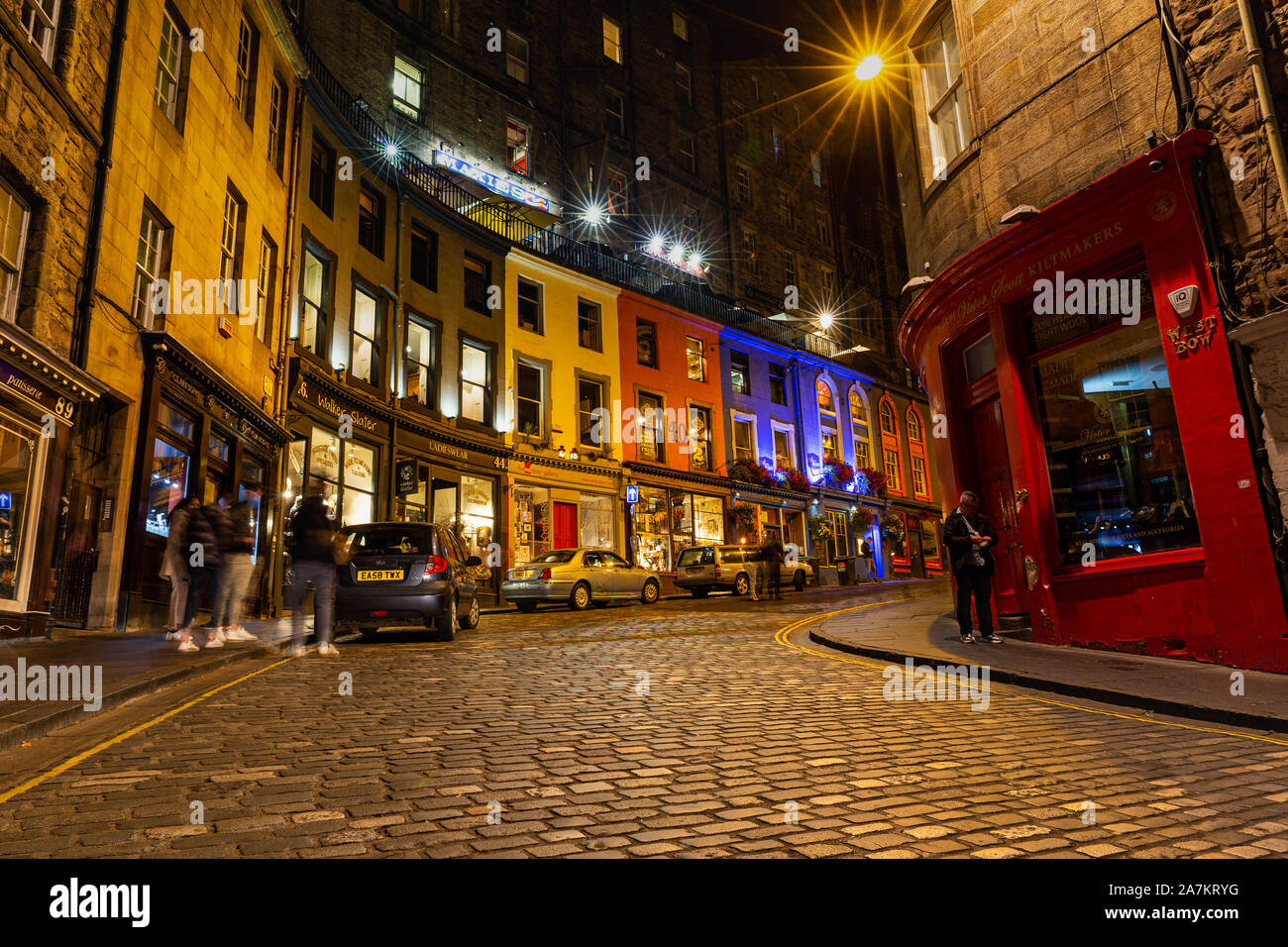 Edinburgh curved street hi-res stock photography and images - Alamy