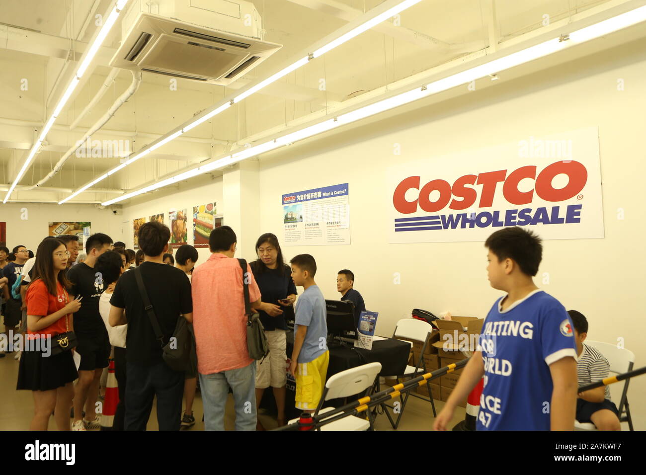 Chinese shoppers queue up to apply for membership at the Costco ...
