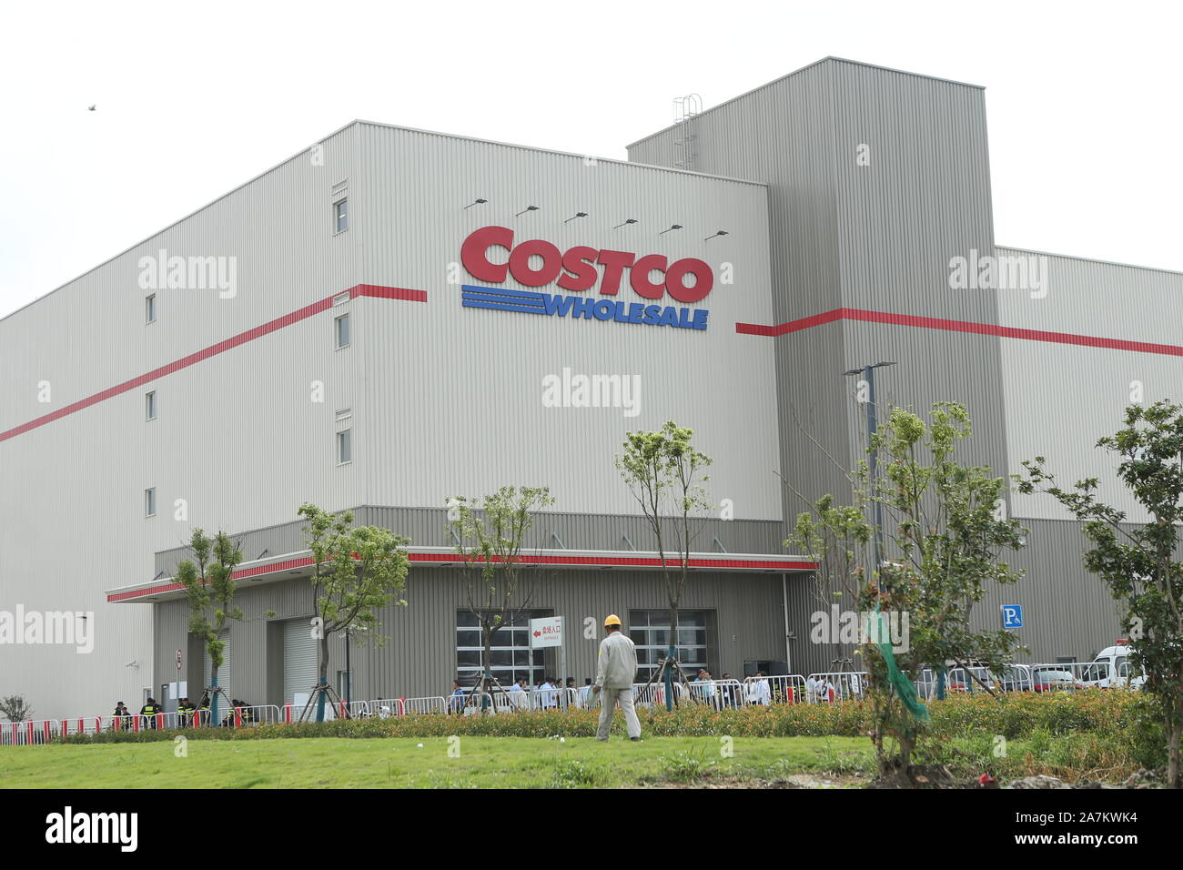 Hypermarket shanghai hi-res stock photography and images - Alamy