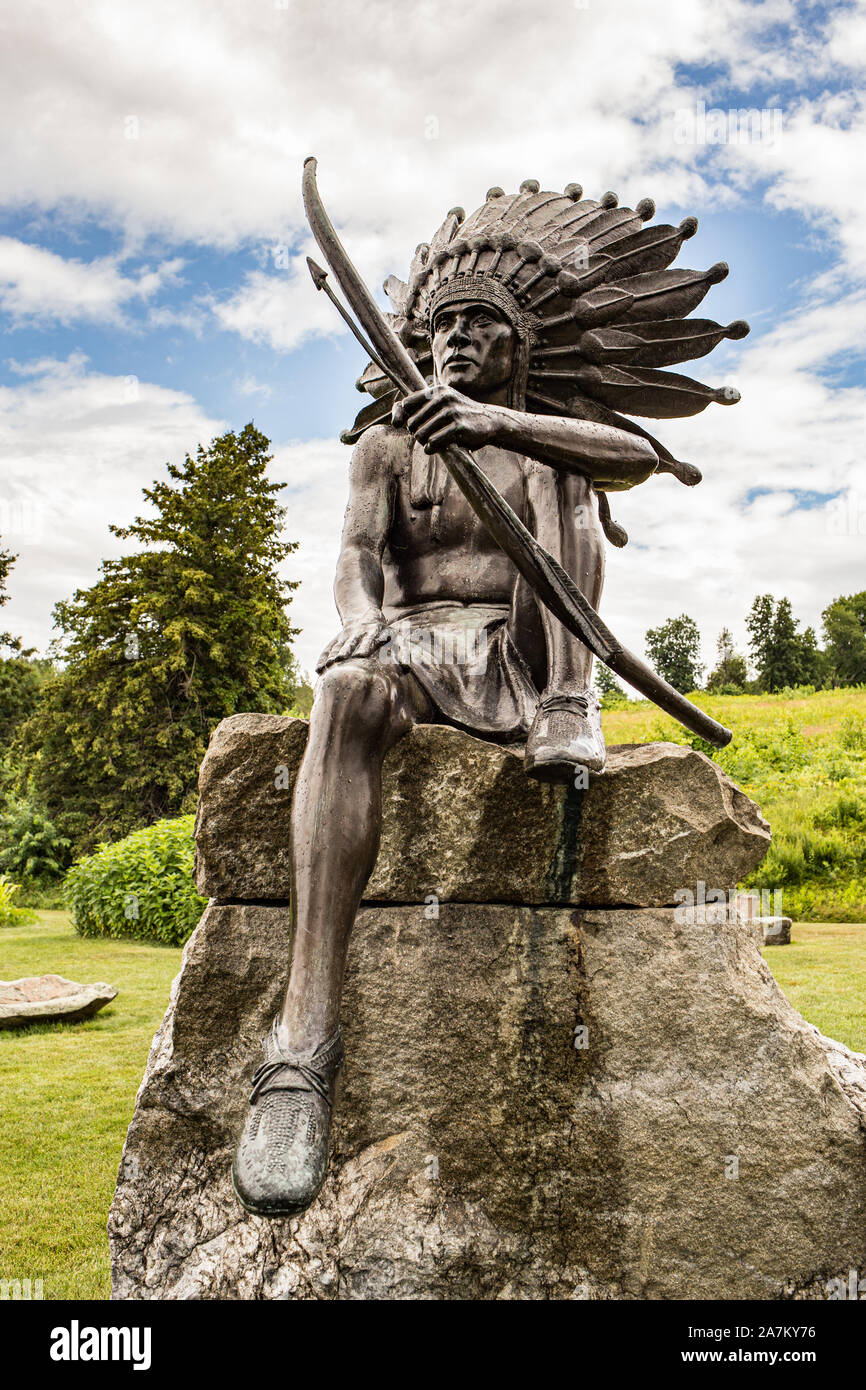 Native american statue hi-res stock photography and images - Alamy