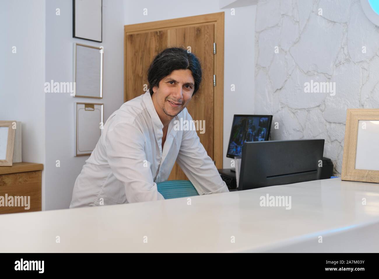 Front desk lobby agent man men male hi-res stock photography and images ...