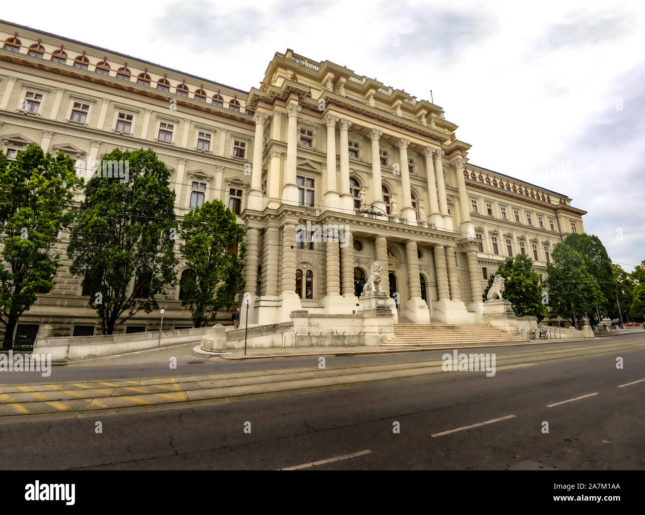 Museums in vienna hi-res stock photography and images - Alamy
