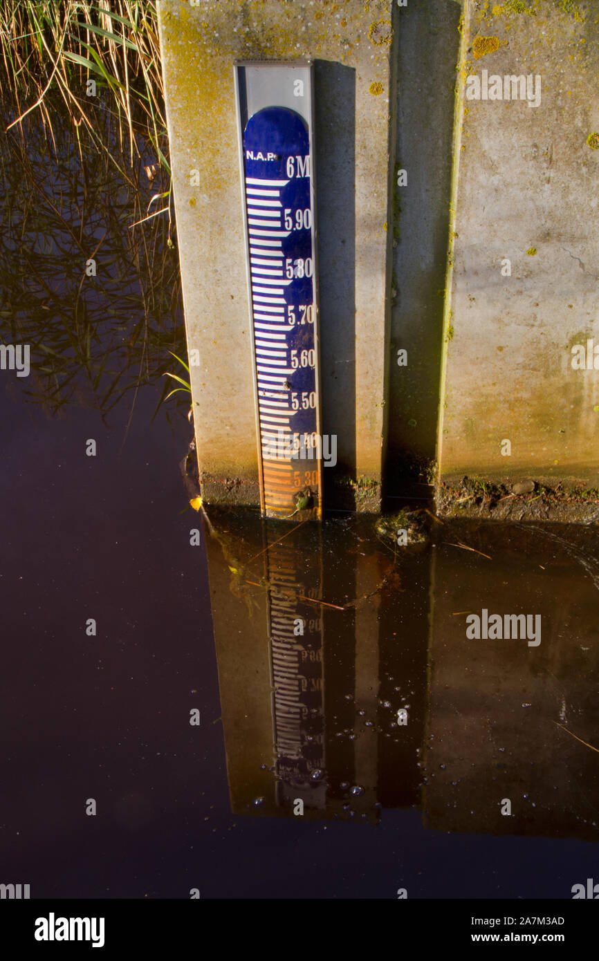 Water level gauge hi-res stock photography and images - Alamy