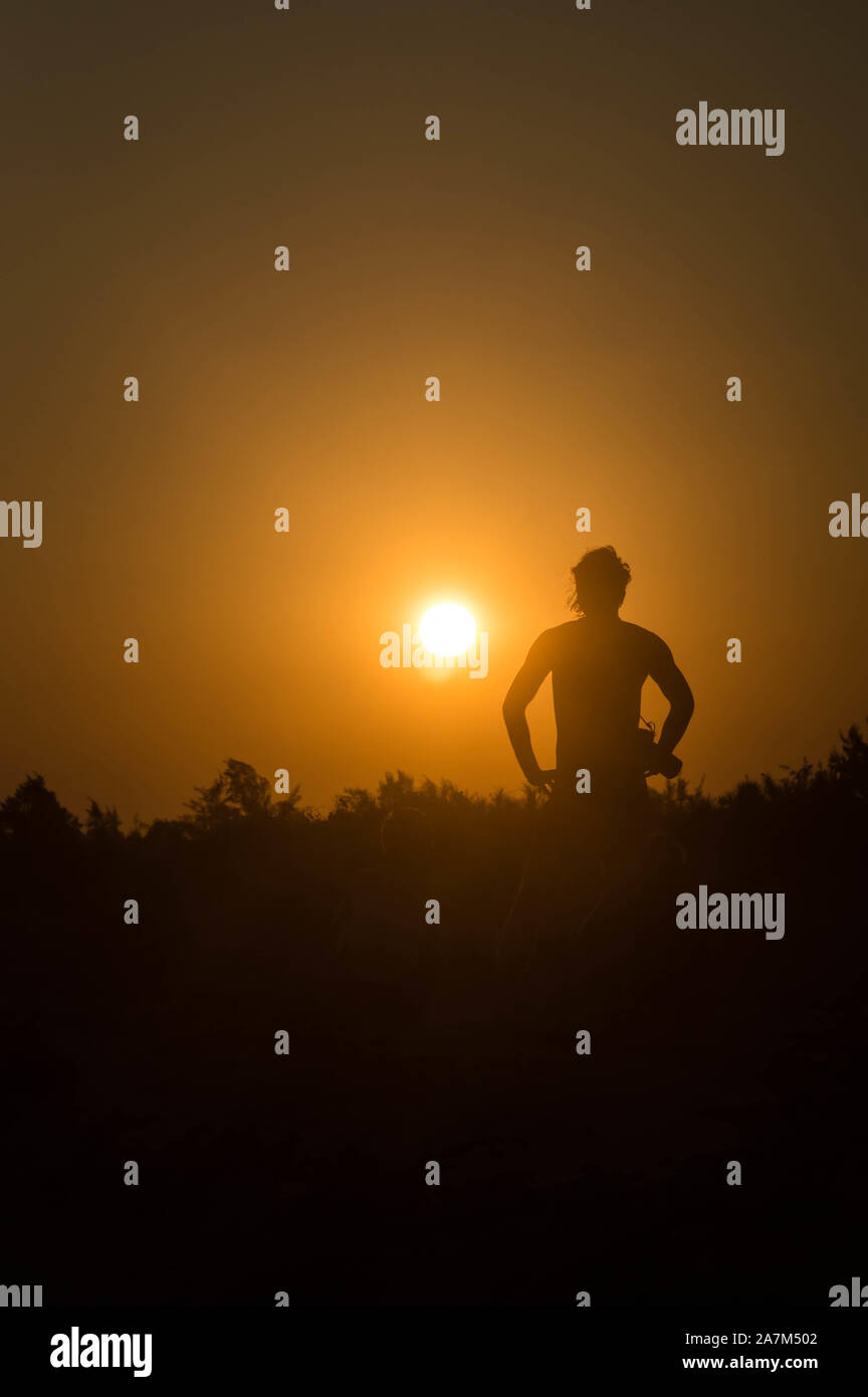 Facing sun hi-res stock photography and images - Alamy