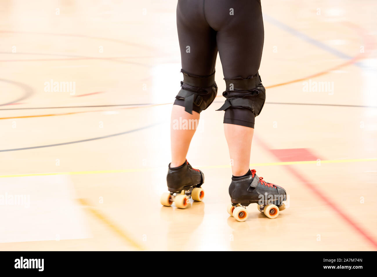 Roller derby players compete against each other Stock Photo - Alamy
