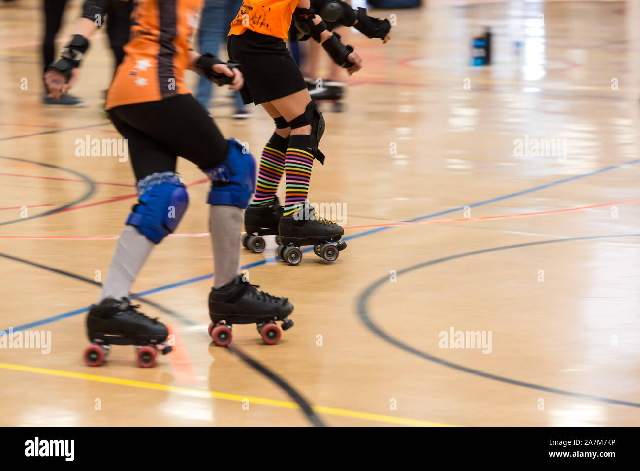 Roller derby players compete against each other Stock Photo - Alamy