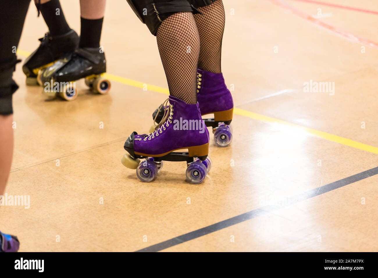 Roller derby players compete against each other Stock Photo - Alamy