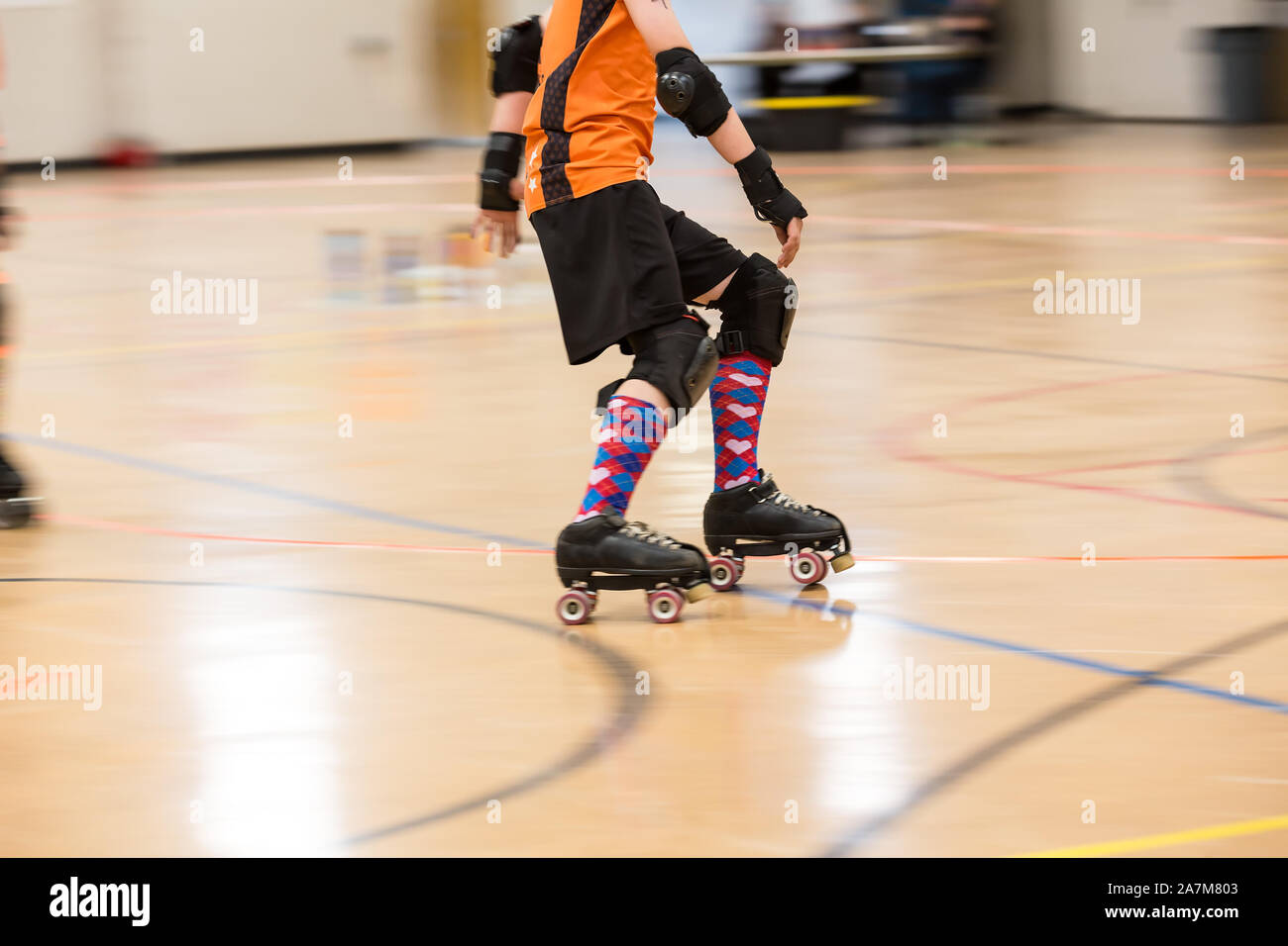 Roller derby players compete against each other Stock Photo - Alamy