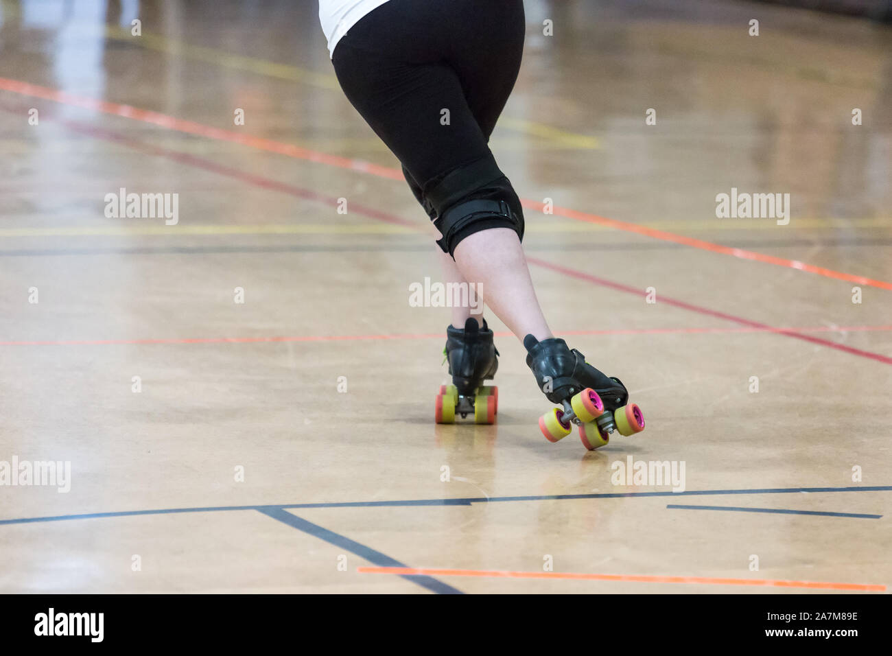 Roller derby players compete against each other Stock Photo - Alamy