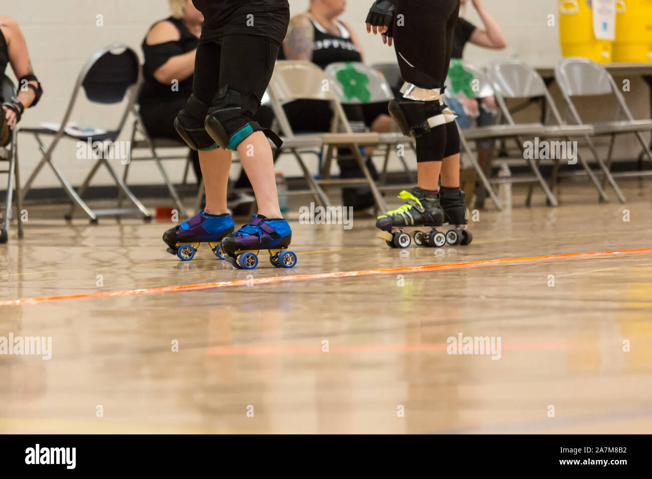 Roller derby players compete against each other Stock Photo - Alamy