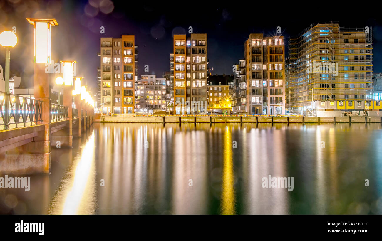 Parapet waterfront hi-res stock photography and images - Alamy