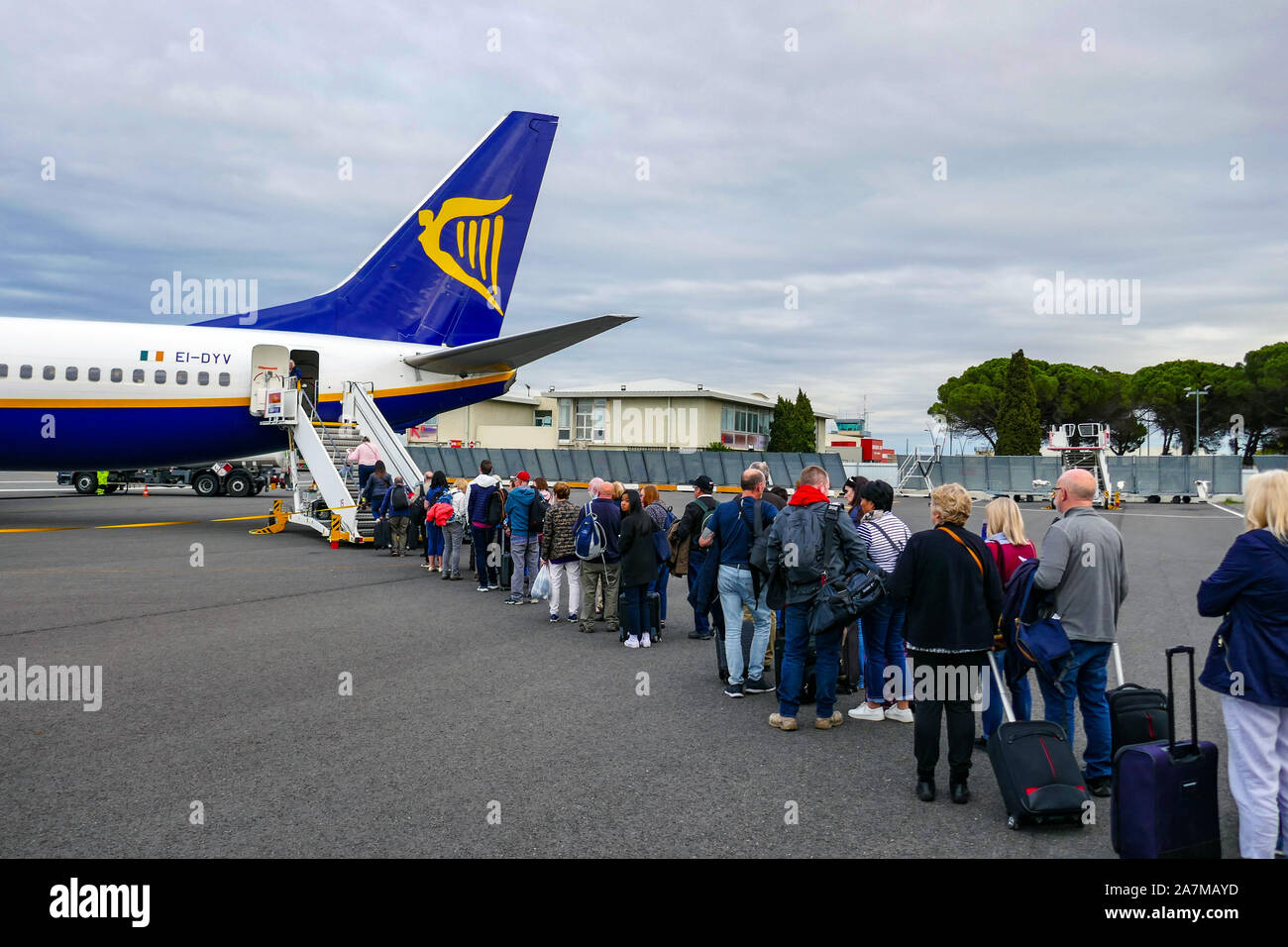 Manchester airport logo hi-res stock photography and images - Alamy