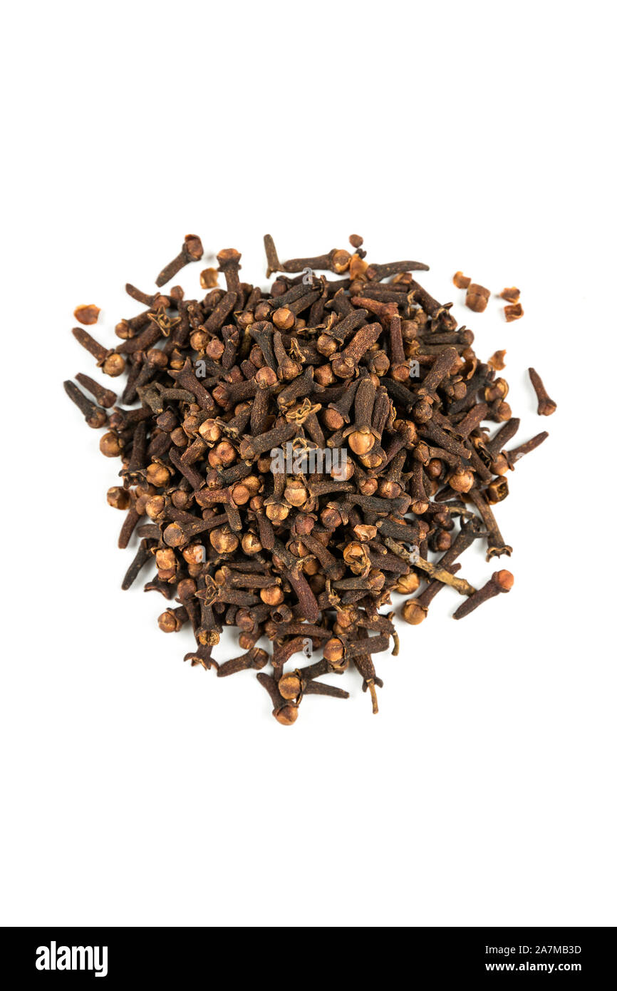 Whole clove heads and pieces isolated over white Stock Photo - Alamy