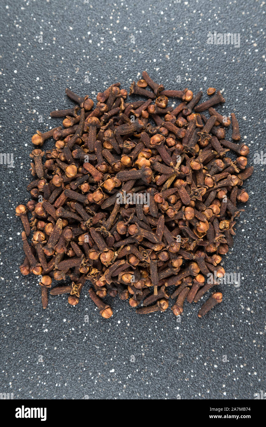 Whole clove heads and pieces isolated over black Stock Photo - Alamy
