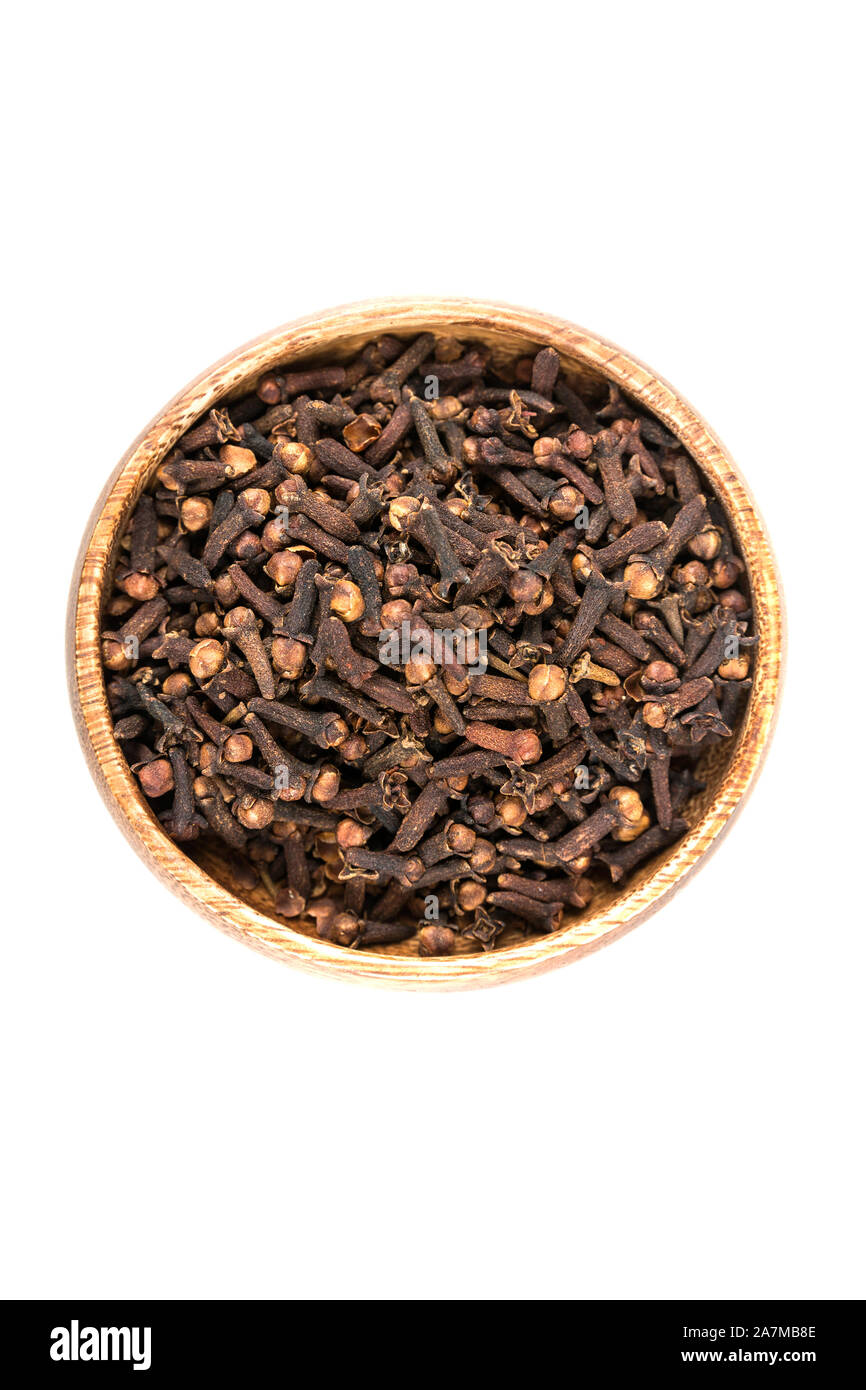Whole clove heads and pieces isolated over white Stock Photo - Alamy