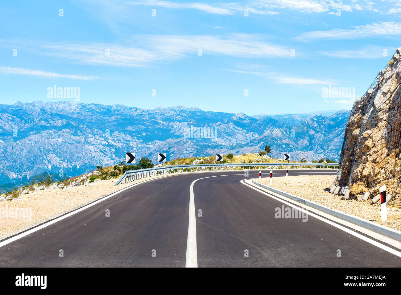 Highway in mountains hi-res stock photography and images - Alamy