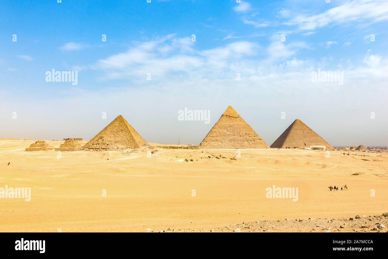 Cairo skyline pyramid hi-res stock photography and images - Alamy