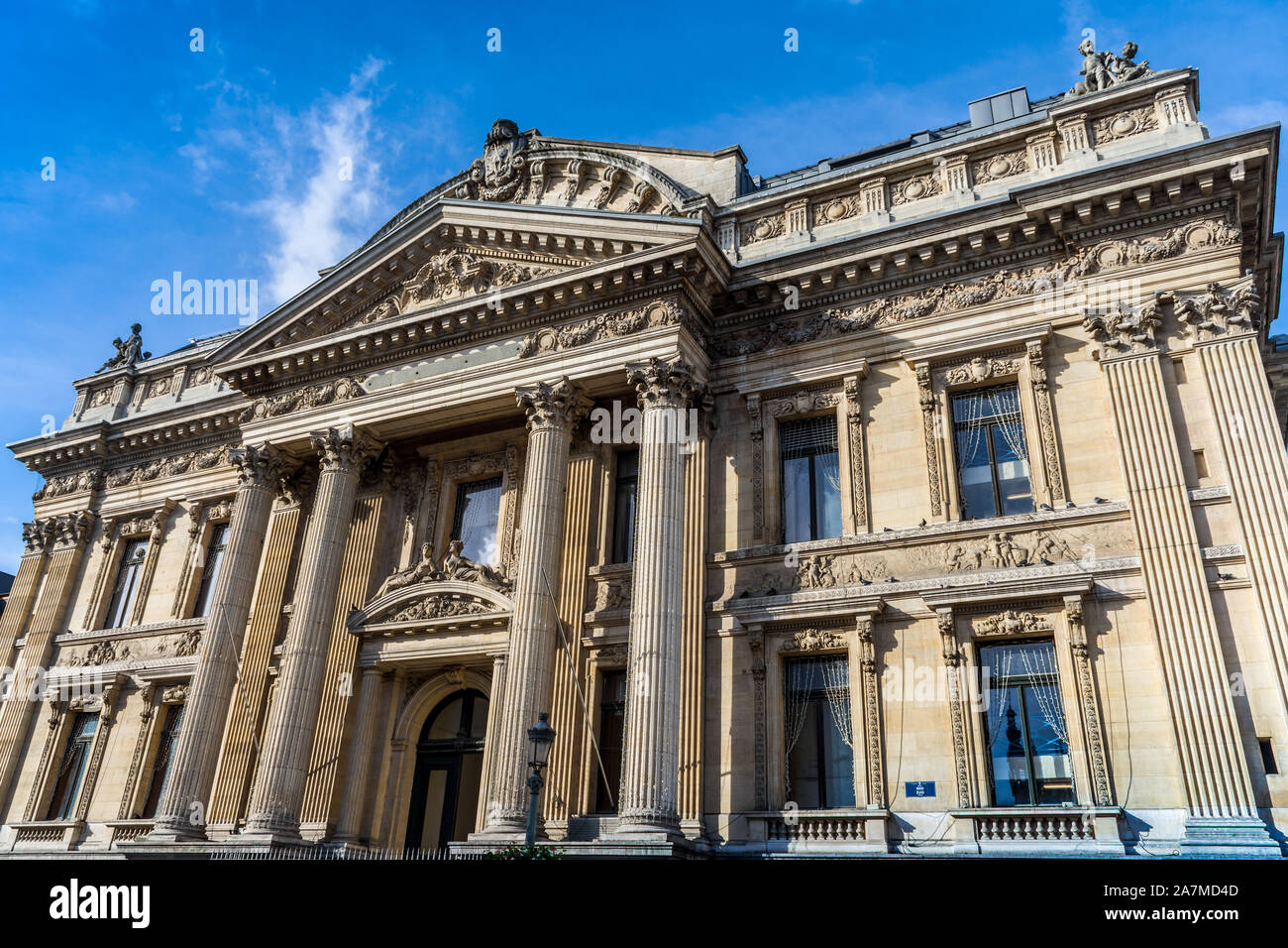 Ornate decorative stone building hi-res stock photography and images ...