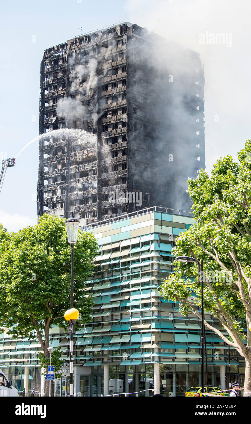 Grenfell tower block flames hi-res stock photography and images - Alamy