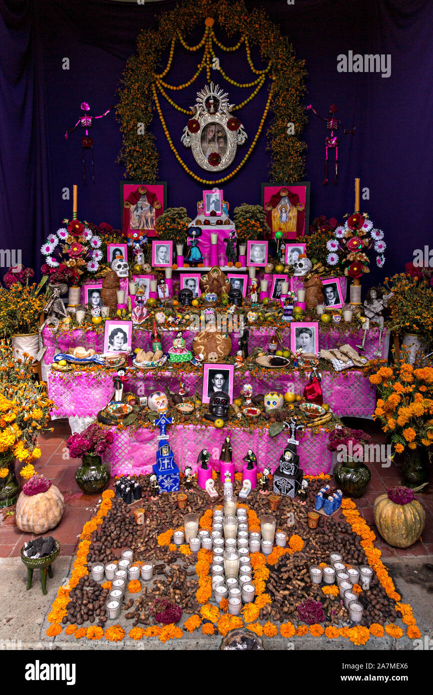 Altar ofrendas oaxaca hi-res stock photography and images - Alamy