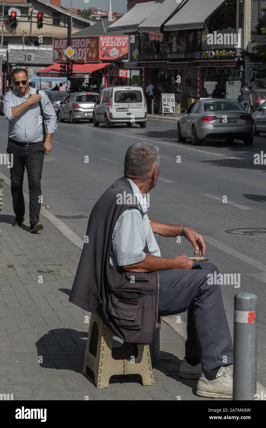 Salesman street hi-res stock photography and images - Alamy