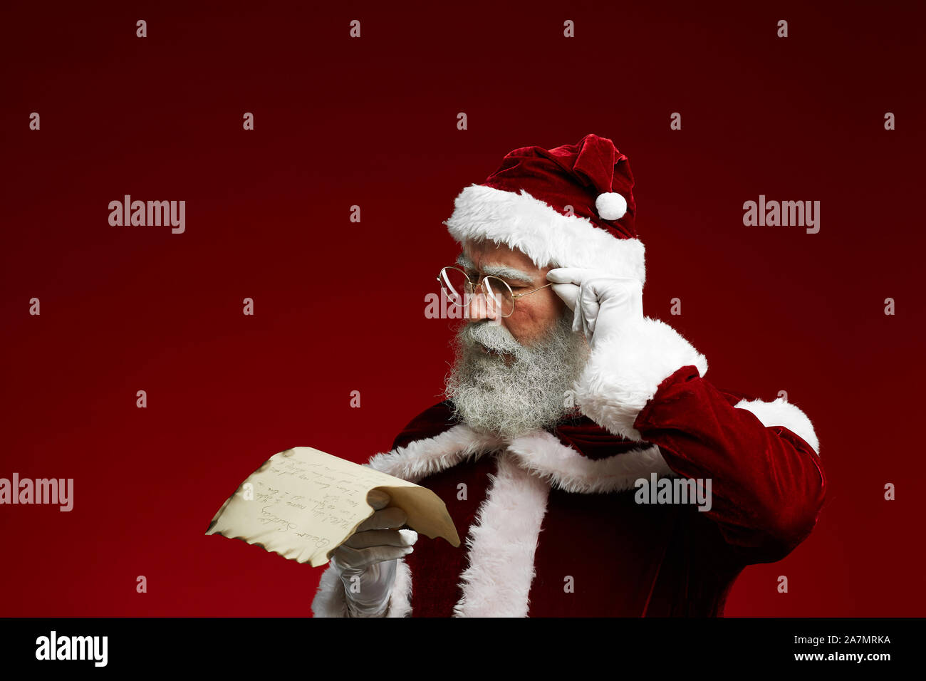 Person reading scroll hi-res stock photography and images - Alamy