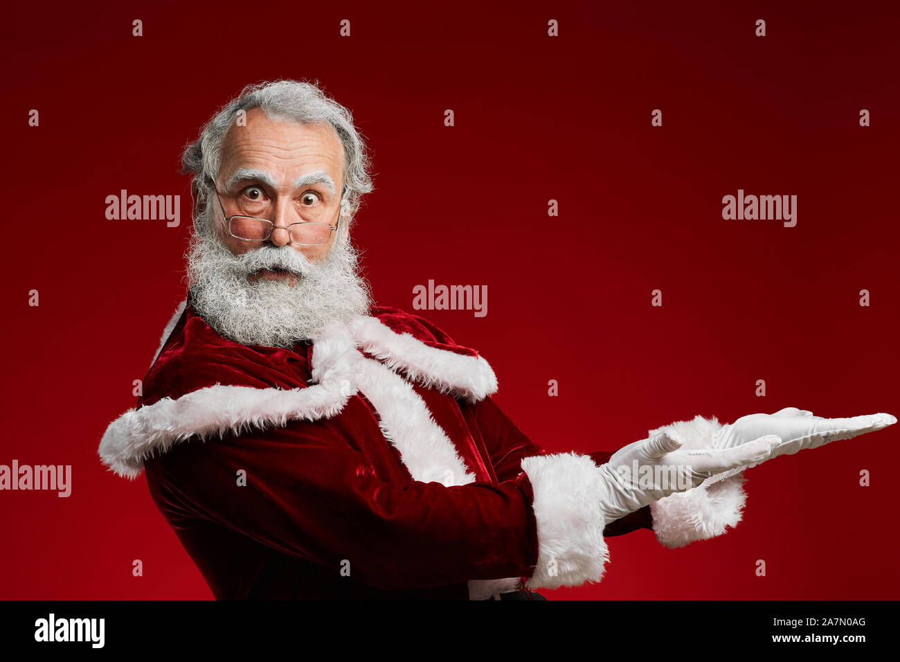 Santa looking up hi-res stock photography and images - Alamy