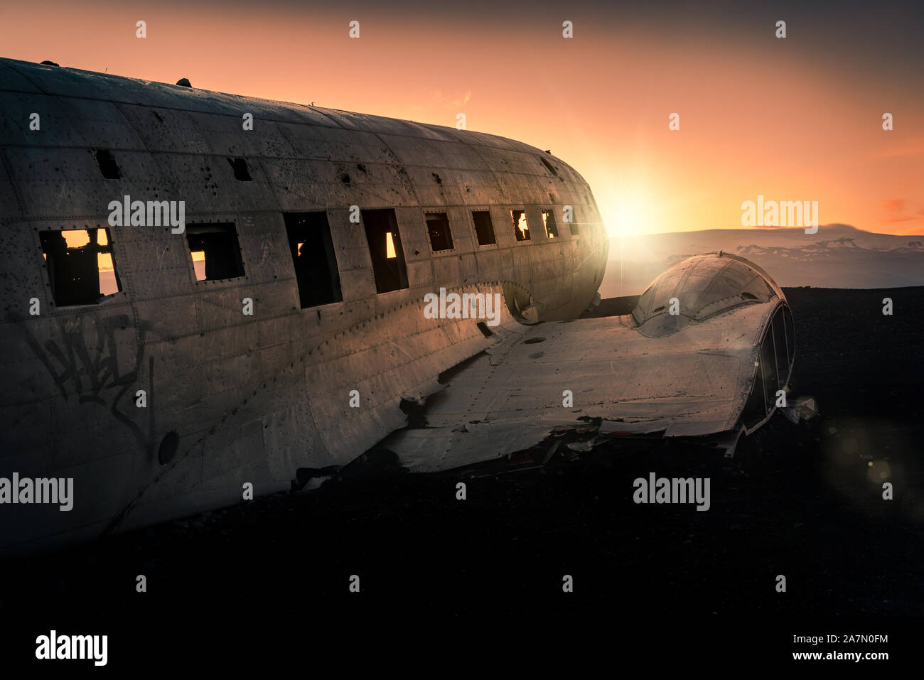 Damaged airplane hi-res stock photography and images - Alamy