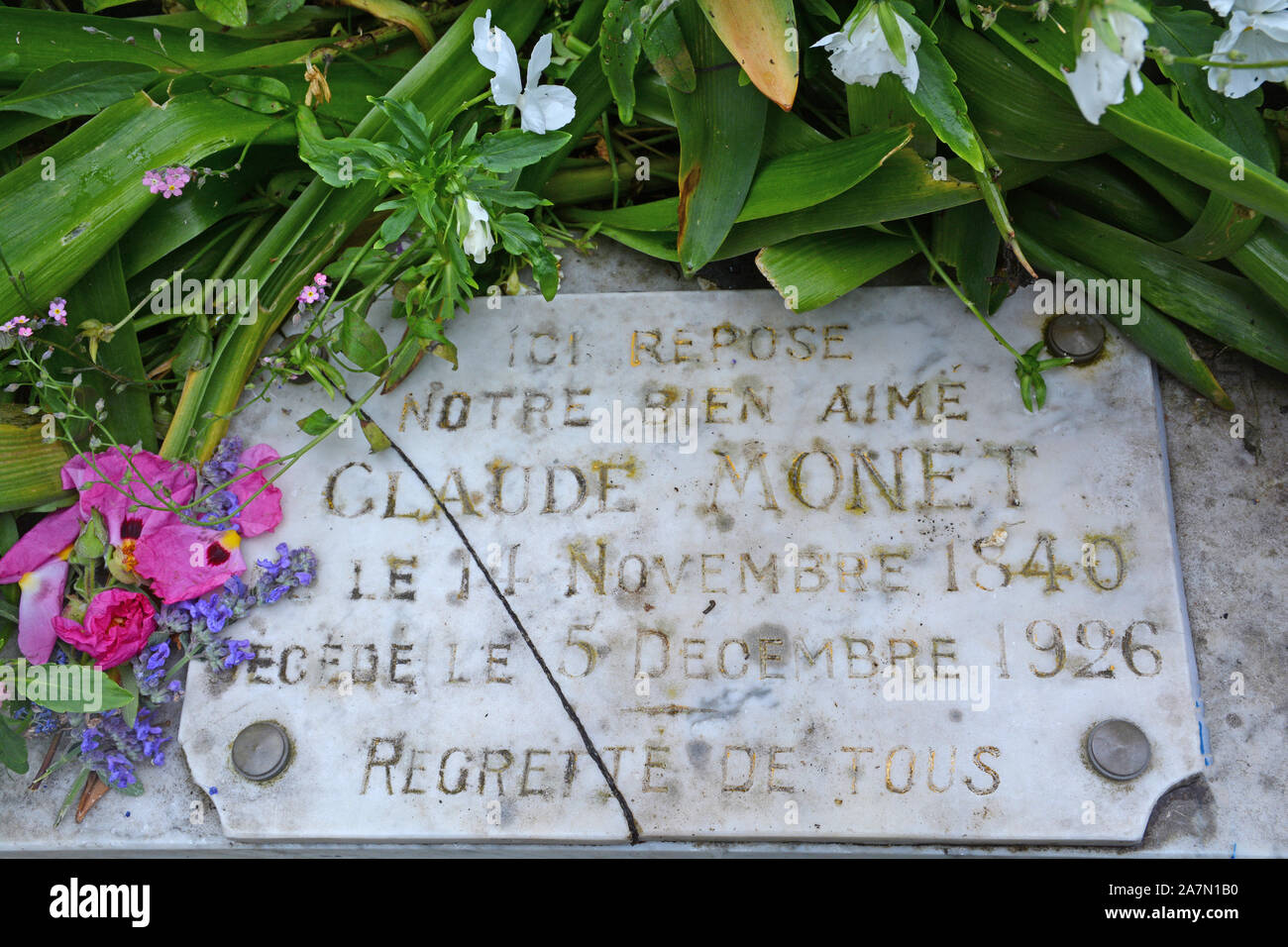 Claude Monet tomb at the Sainte-Radegonde churchyard,, Giverny, Eure, Normandy, France Stock ...