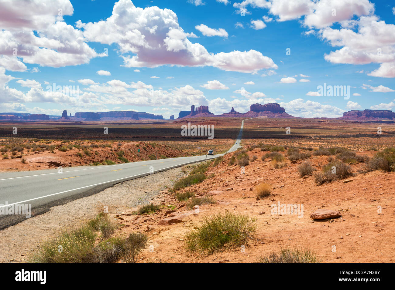 Monument valley and car and road 163 hi-res stock photography and ...