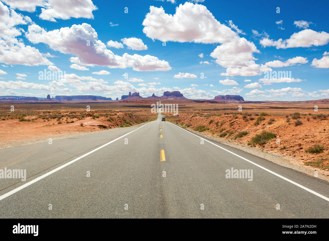 Monument valley road hi-res stock photography and images - Alamy