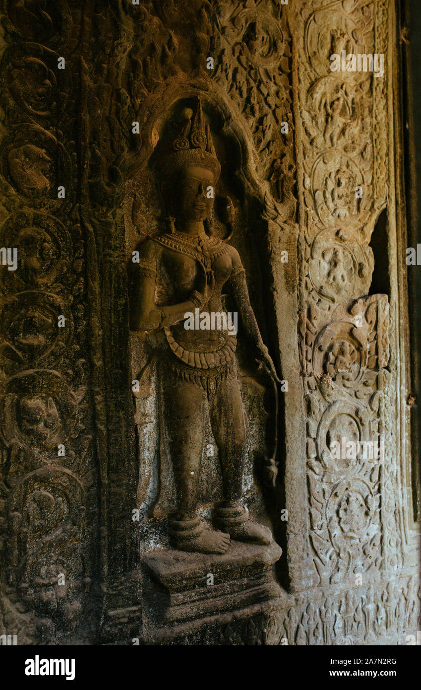 Cambodian Acient Murals and cave paintings on Agkor Wat temple walls ...