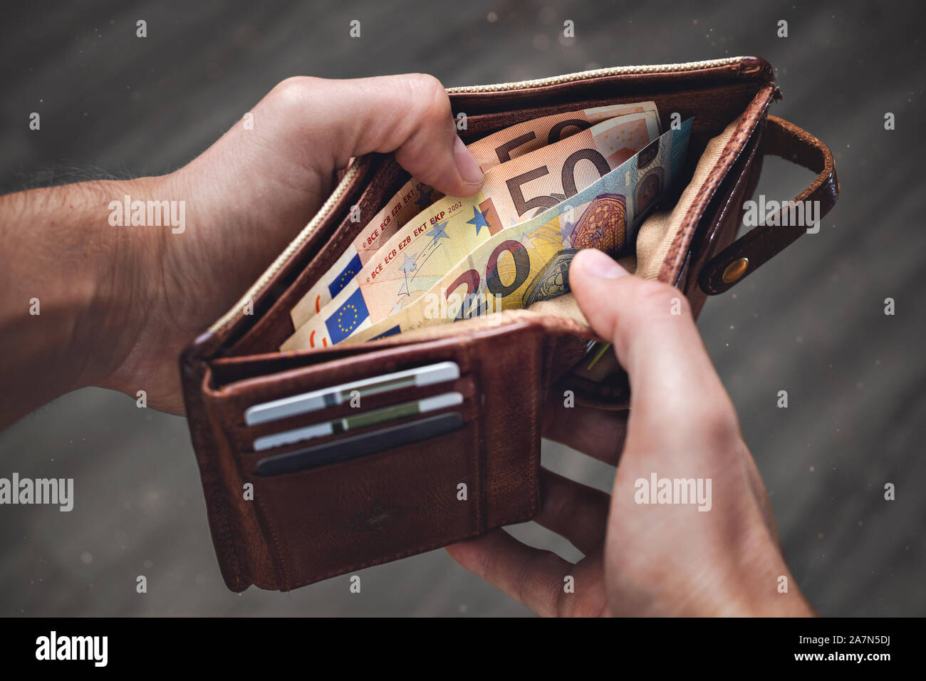 Hands with a banknote hi-res stock photography and images - Alamy