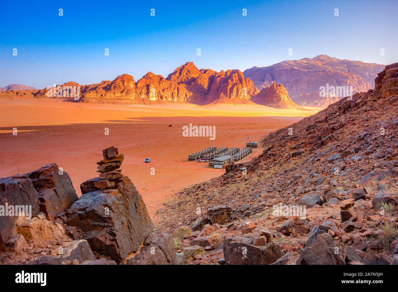 Desert mountain aqaba hi-res stock photography and images - Alamy