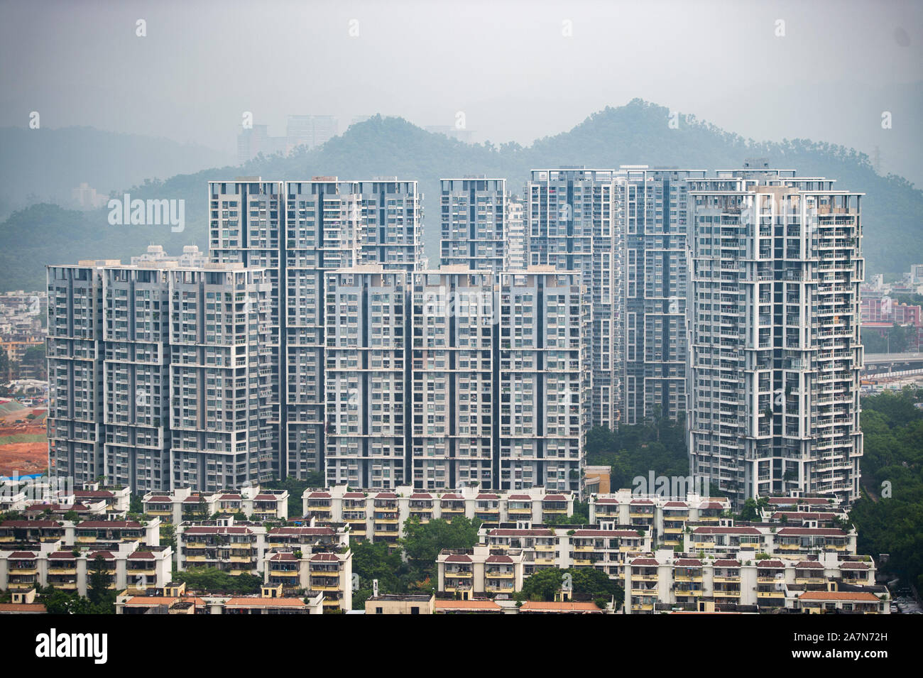 Huaqiangbei electronics market shenzhen in hi-res stock photography and ...