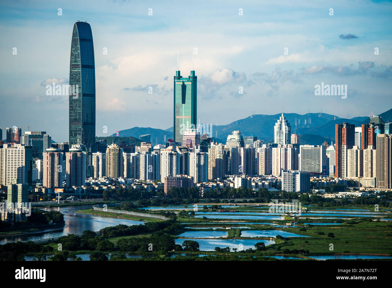 Shun hing square tower hi-res stock photography and images - Alamy