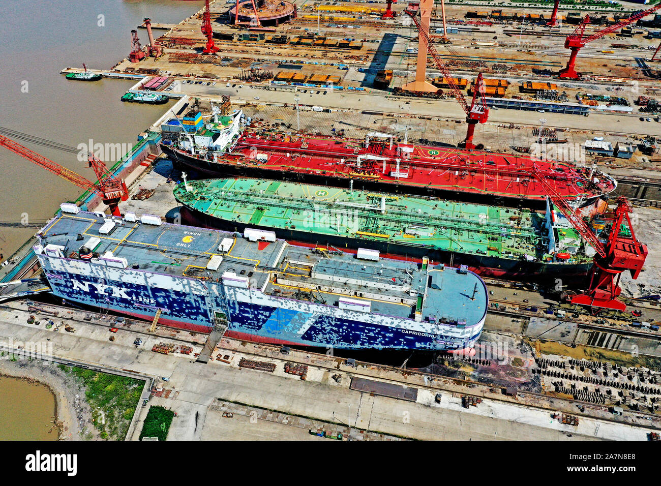 Repair of ships hi-res stock photography and images - Alamy