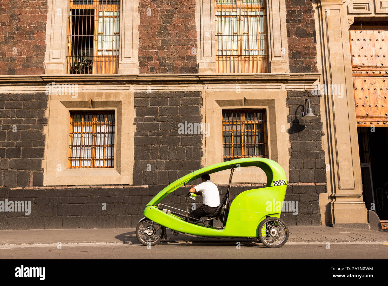 Green city life hi-res stock photography and images - Alamy