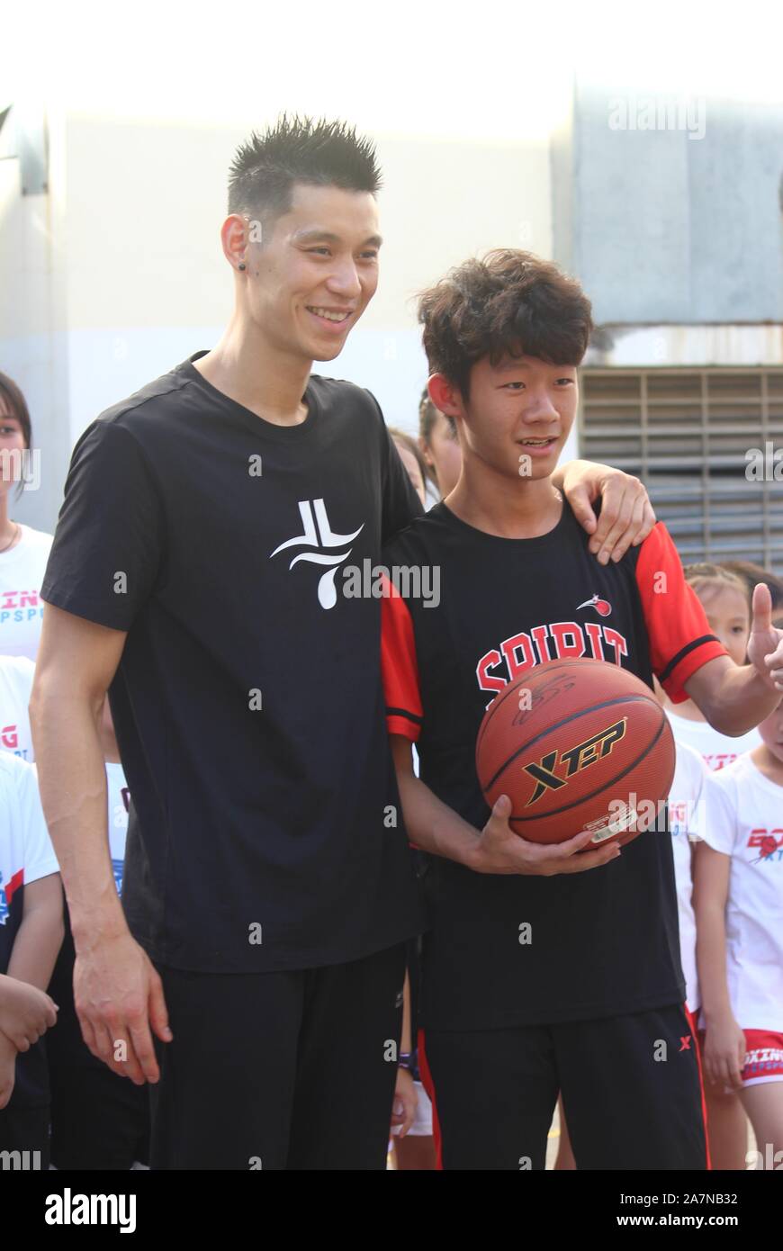 Kid basketball chinese hi-res stock photography and images - Alamy