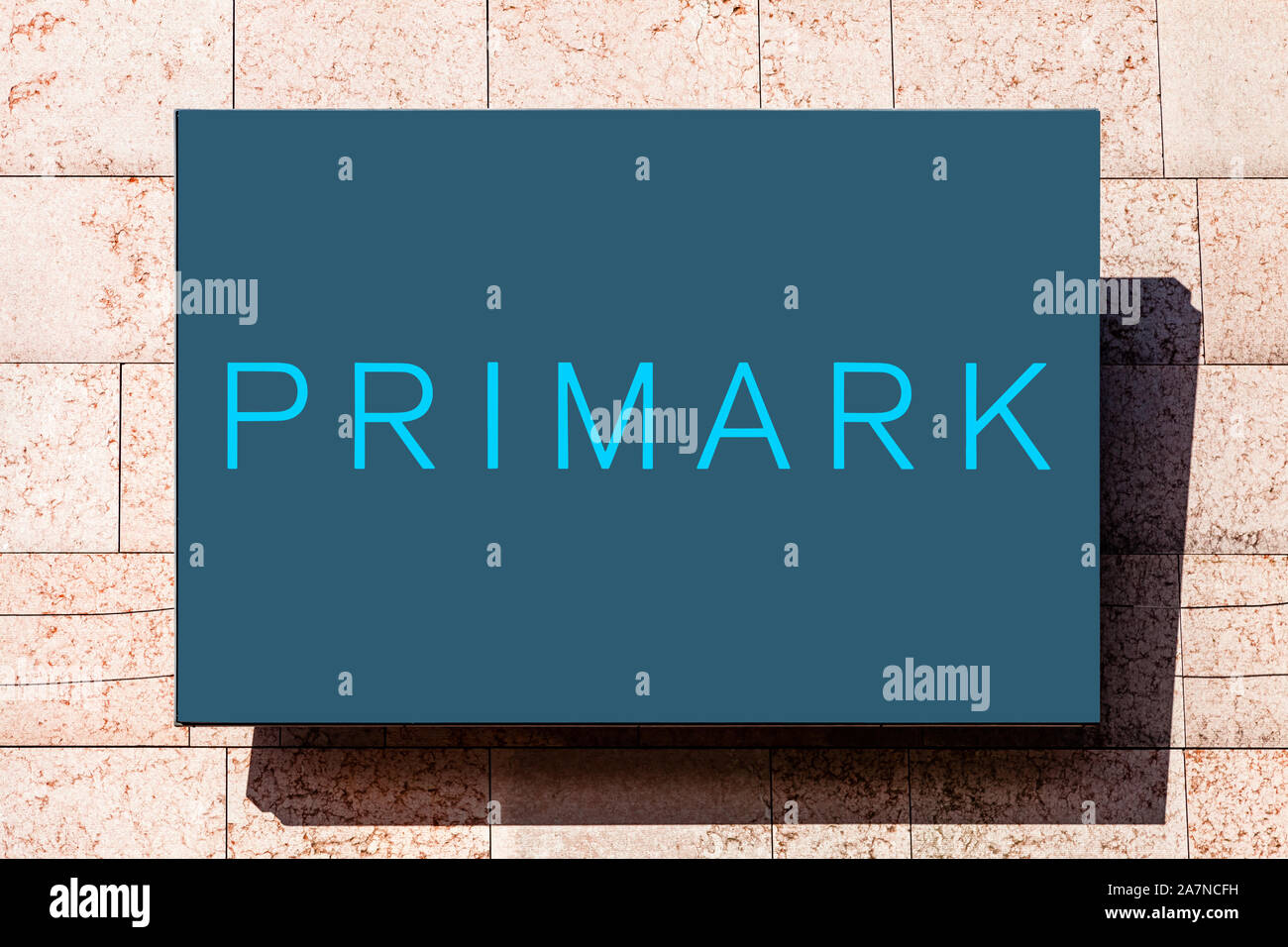Primark logo hi-res stock photography and images - Alamy