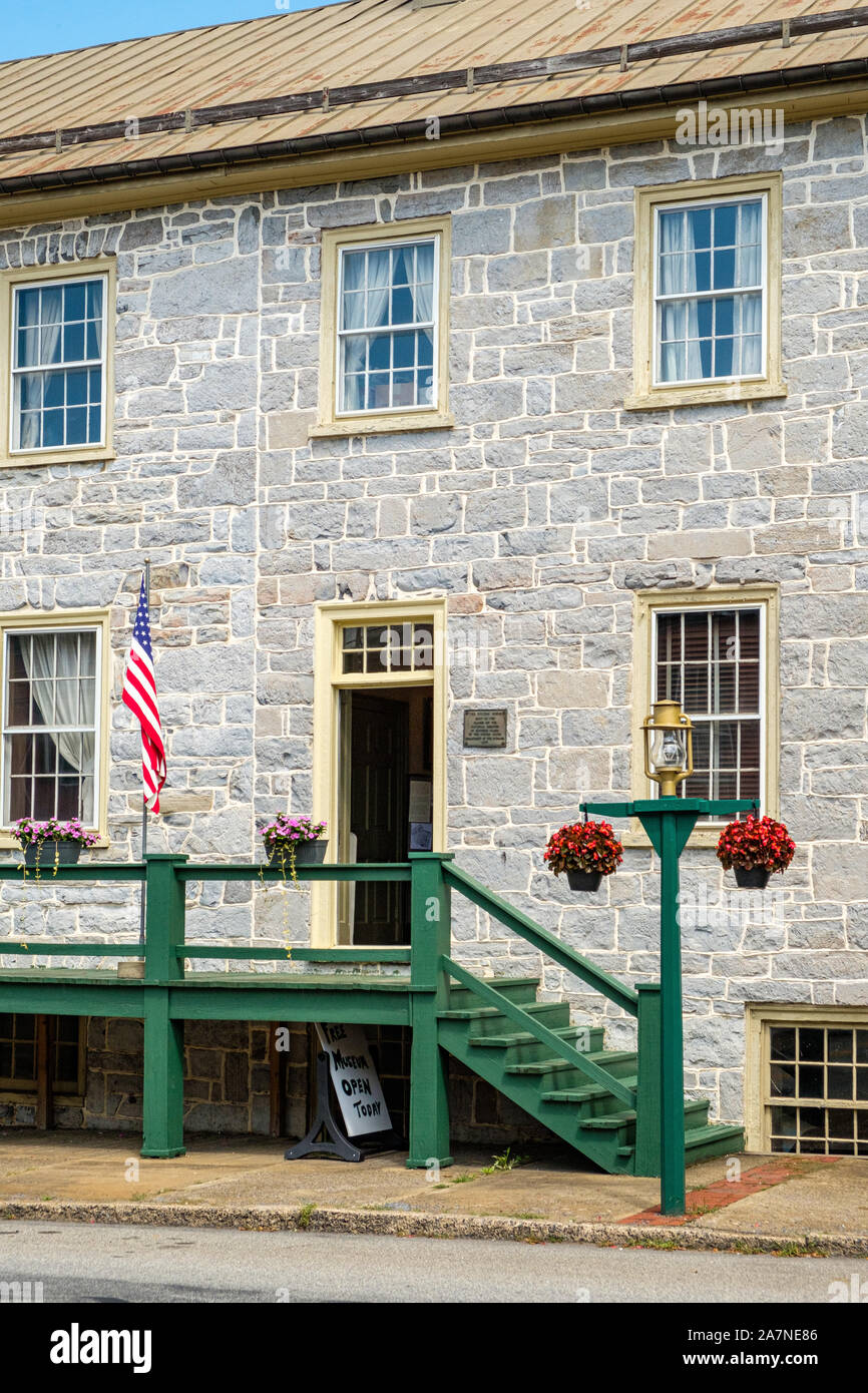 Pennsylvania fieldstone colonial house hi-res stock photography and ...