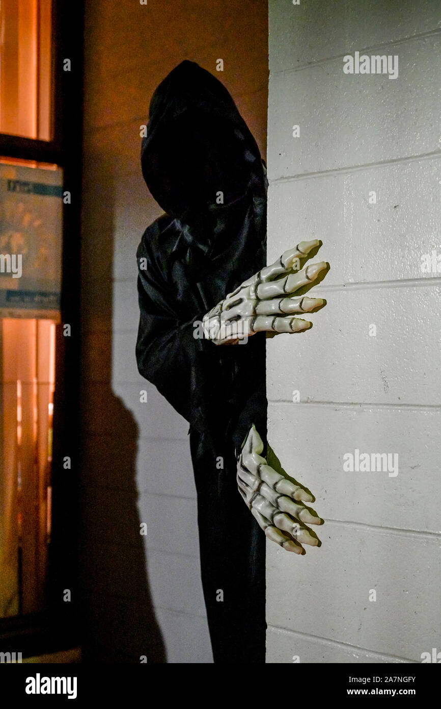 Hooded skeleton hi-res stock photography and images - Alamy