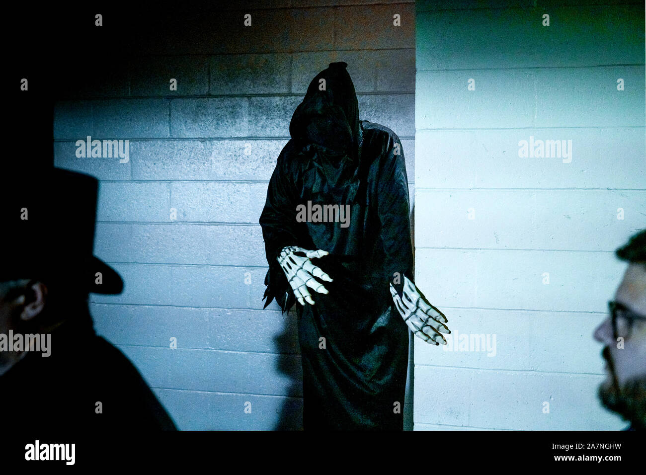 Hooded skeleton hi-res stock photography and images - Alamy