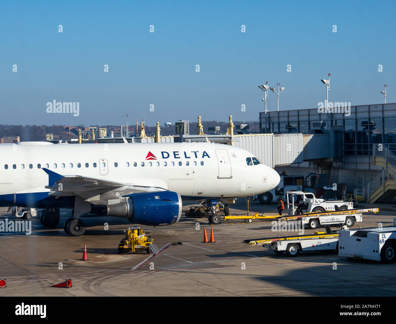 Delta plane hi-res stock photography and images - Alamy