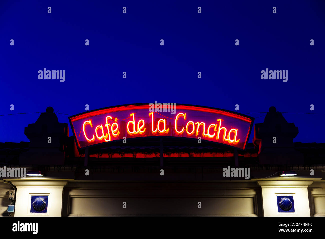 Concha de neón hi-res stock photography and images - Alamy