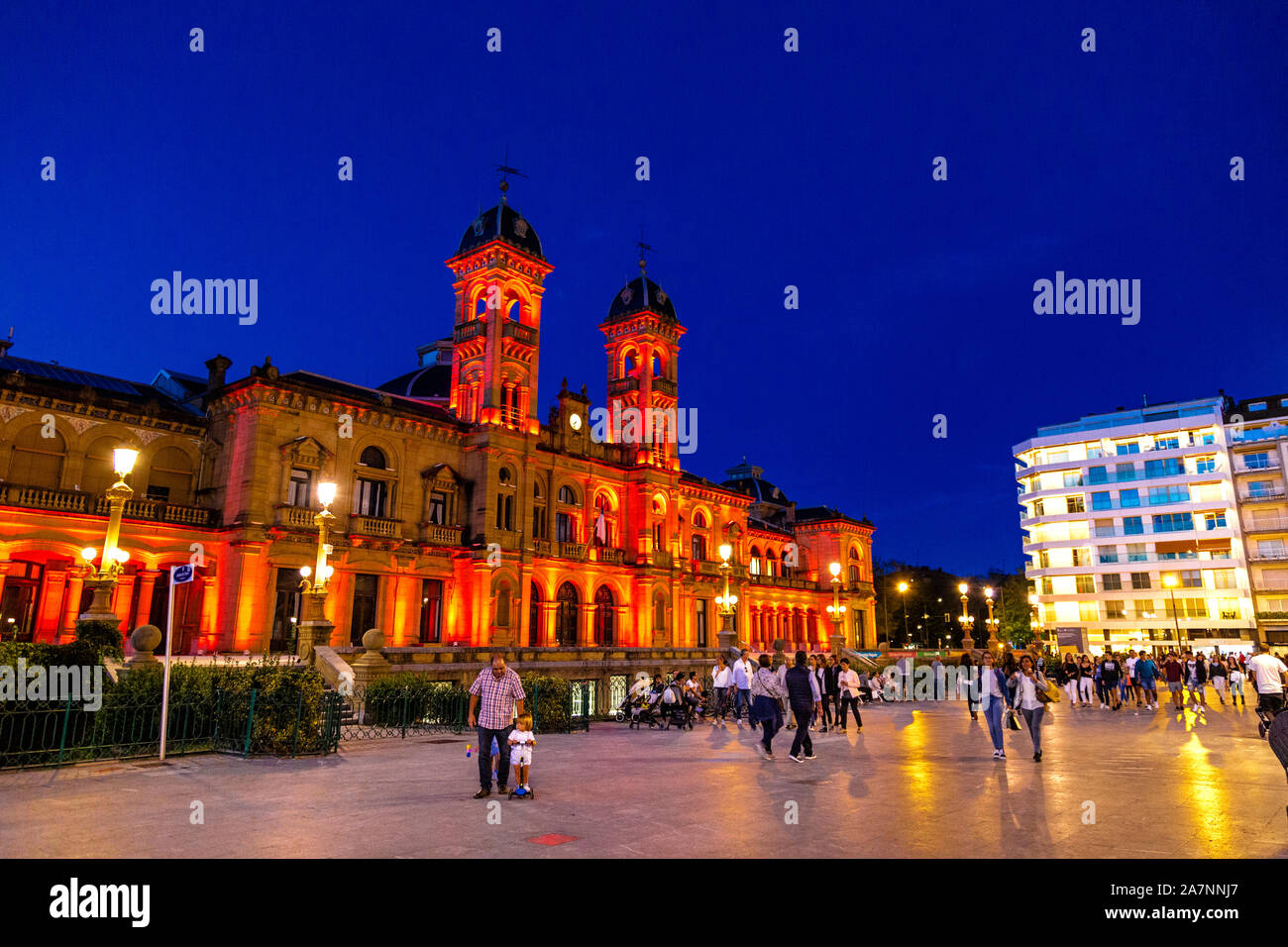 San sebastian nightlife hi-res stock photography and images - Alamy