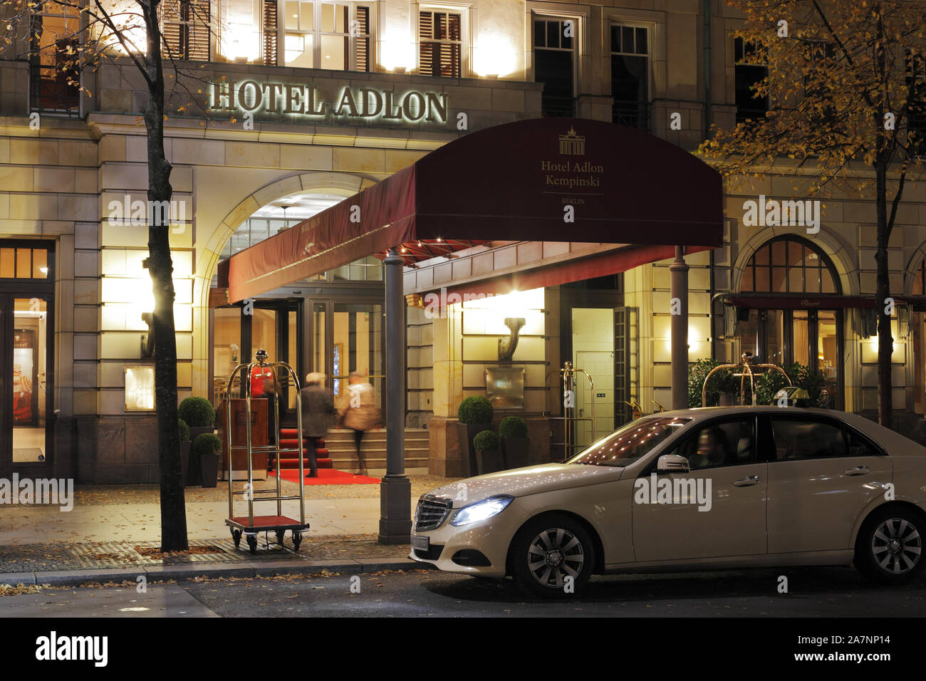Hotel adlon kempinski, berlin hi-res stock photography and images - Alamy